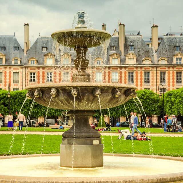 What Not To Miss On Paris’ Right Bank - Travel Off Path