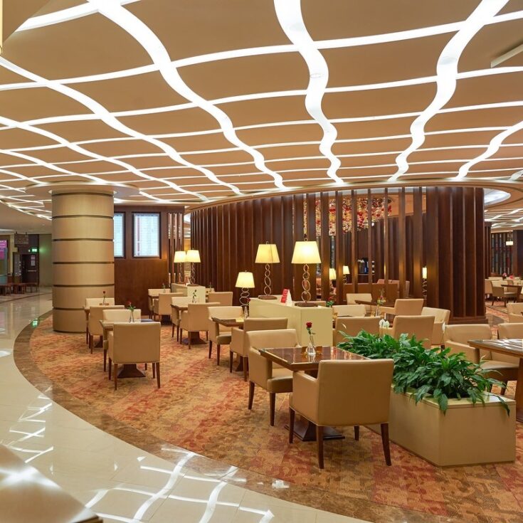 United Airlines Opens Its Largest And Most Incredible Lounge Yet At ...