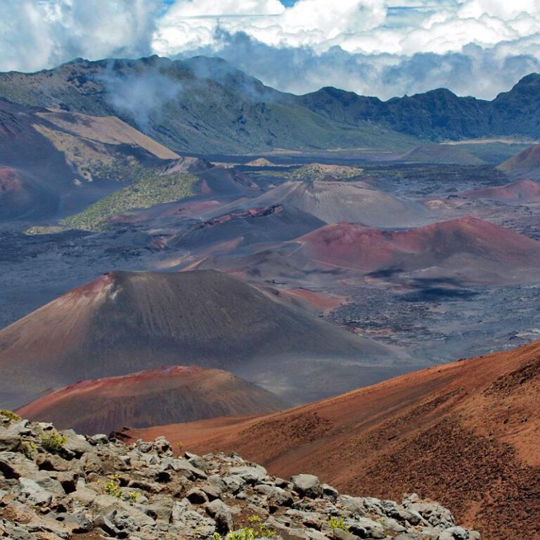 Hawaii Faces Overtourism With Maui Planning To Limit Number of Tourists ...