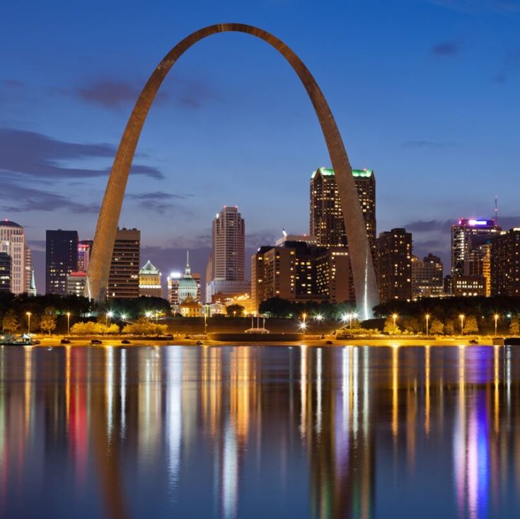 St. Louis Arch and skyline - Travel Off Path