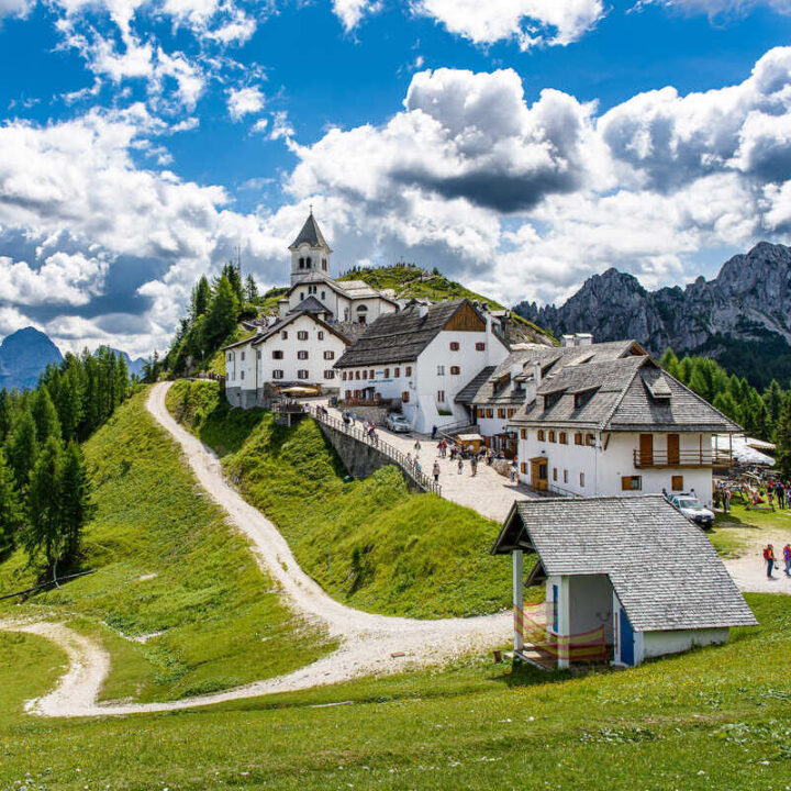 This Incredible Off Path Destination In Italy Is Paying For Tourists To ...