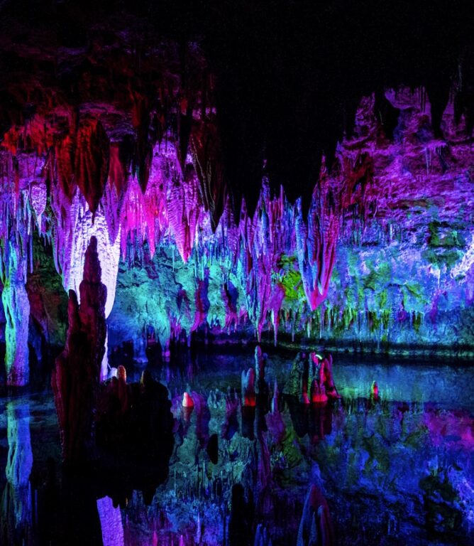 meramec-caverns - Travel Off Path