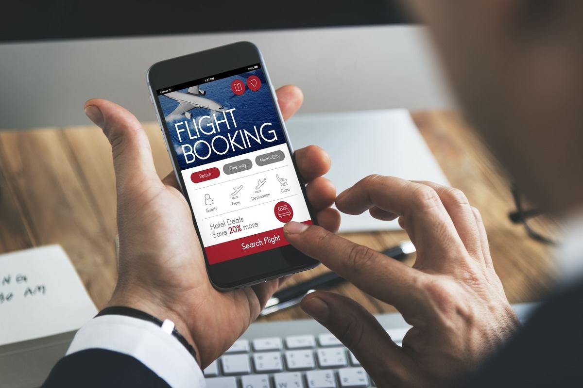 Here's Why Travel Experts Say Don't Book Flights On Your Mobile Phone ...