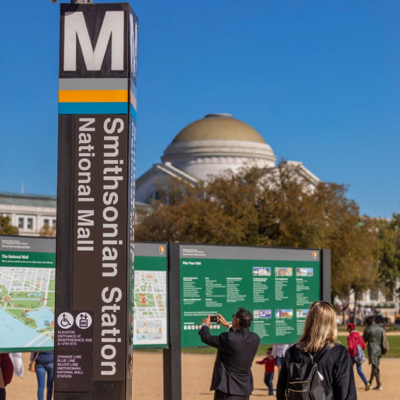 DC Metro Smithsonian train stop - Travel Off Path