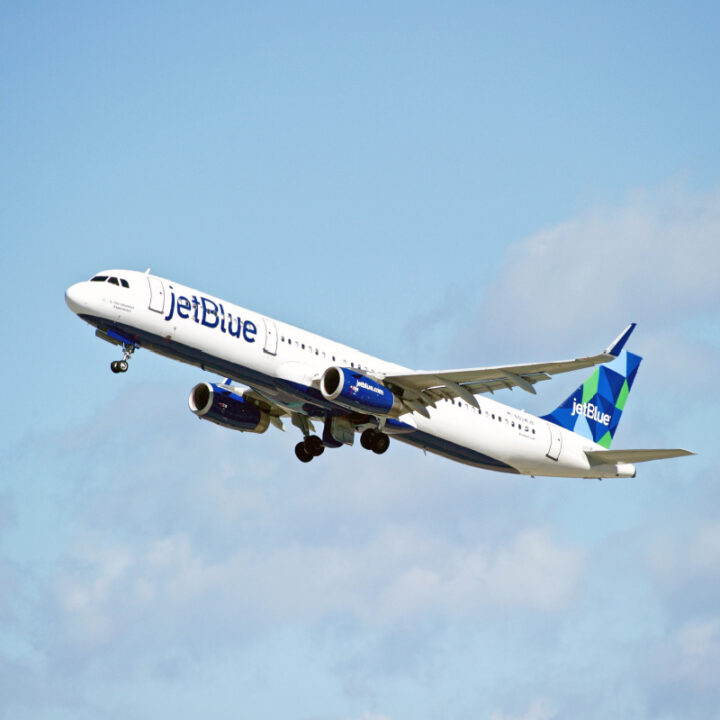 JetBlue Airplane - Travel Off Path