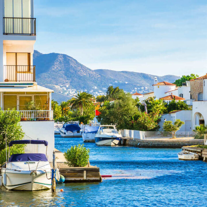 4 Lesser Known Destinations With Canals To Avoid The Crowds Of Venice ...