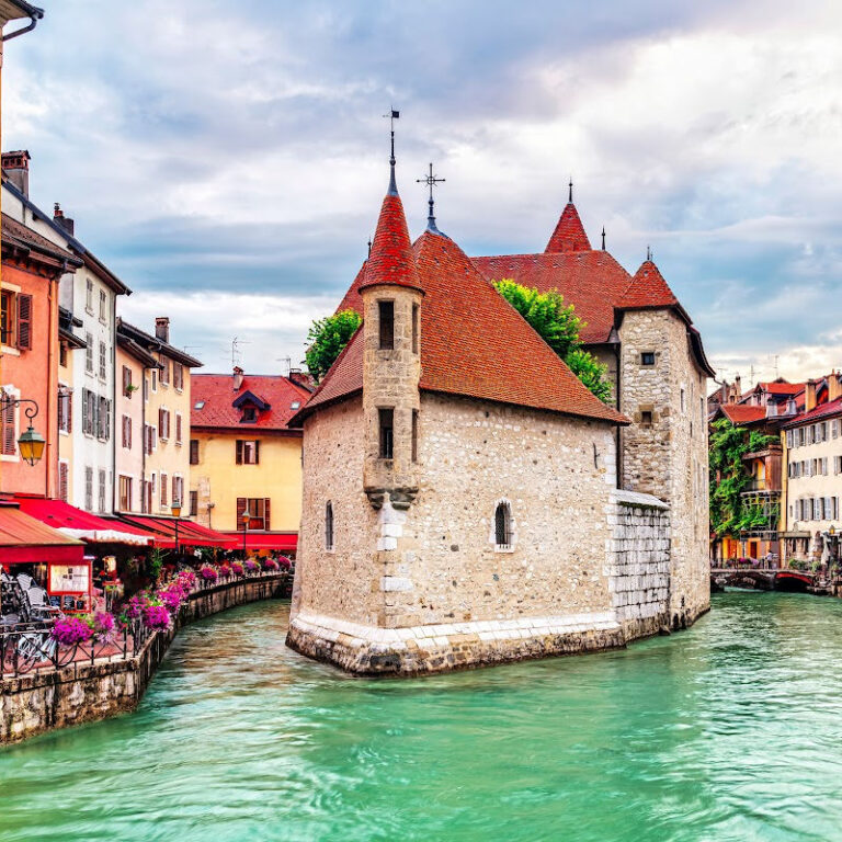Avoid The Summer Crowds: The Venice Of France Should Be Your Next ...