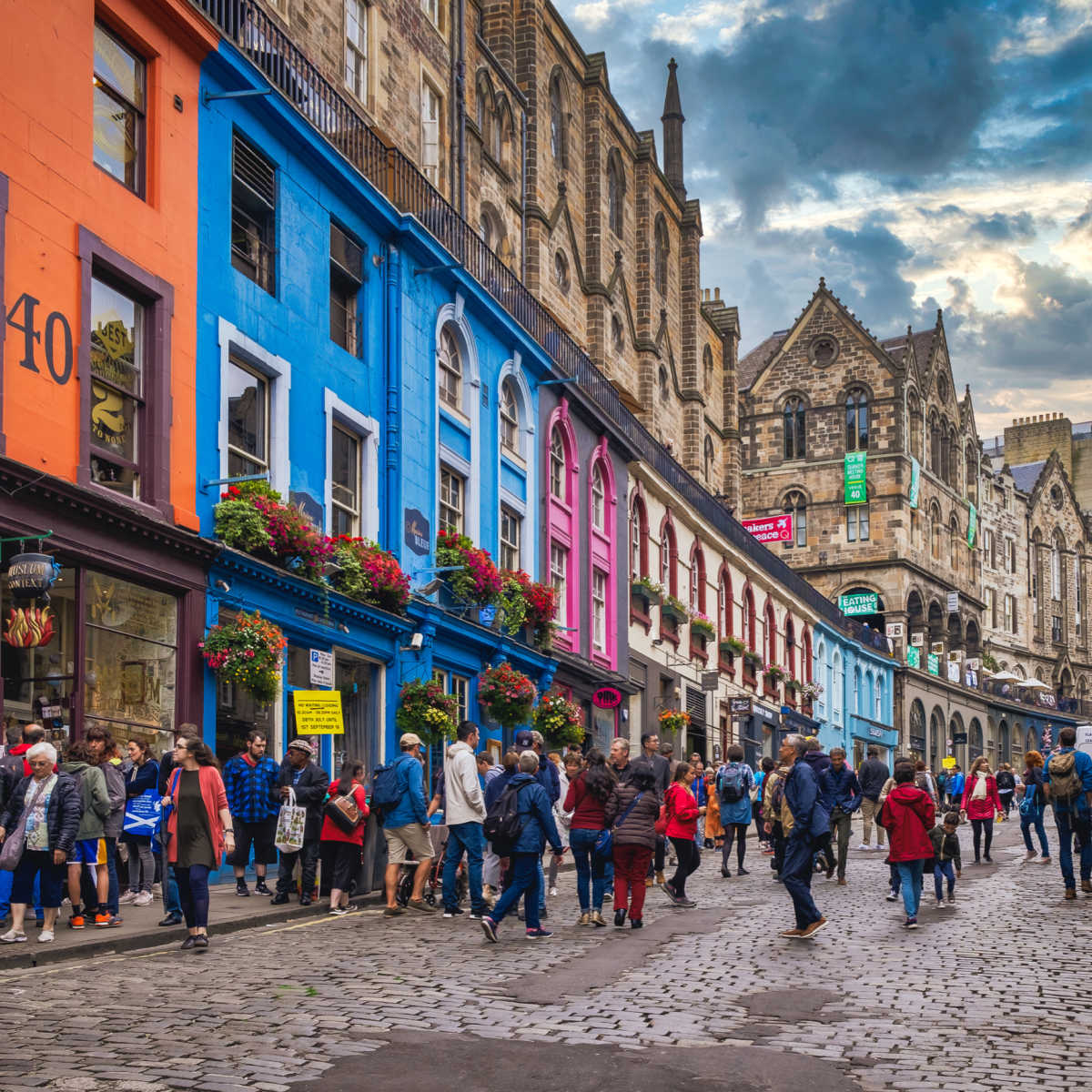 Vibrant-cobbled-street-in-Edinburgh - Travel Off Path